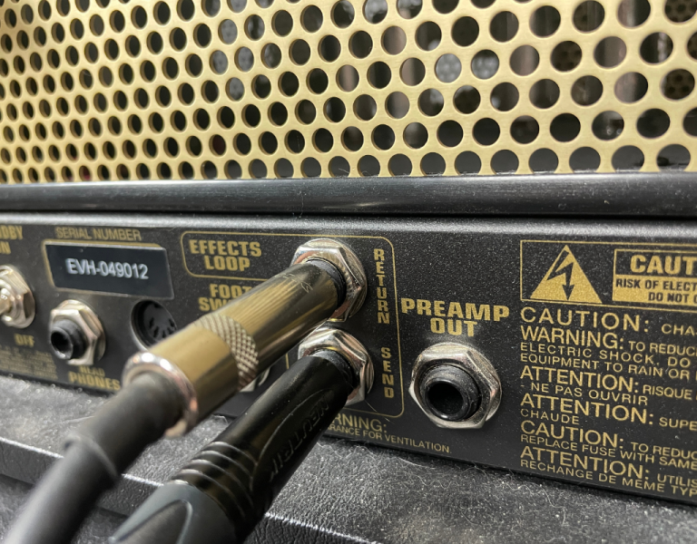 How to Connect the Line 6 POD Go to an Amp (4 and 2-Cable Methods ...