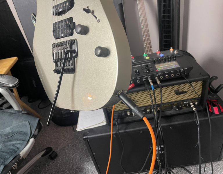 How to Connect the Line 6 POD Go to an Amp (4 and 2-Cable Methods ...