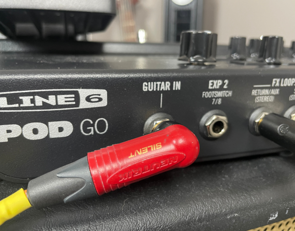 How to Connect the Line 6 POD Go to an Amp (4 and 2-Cable Methods ...